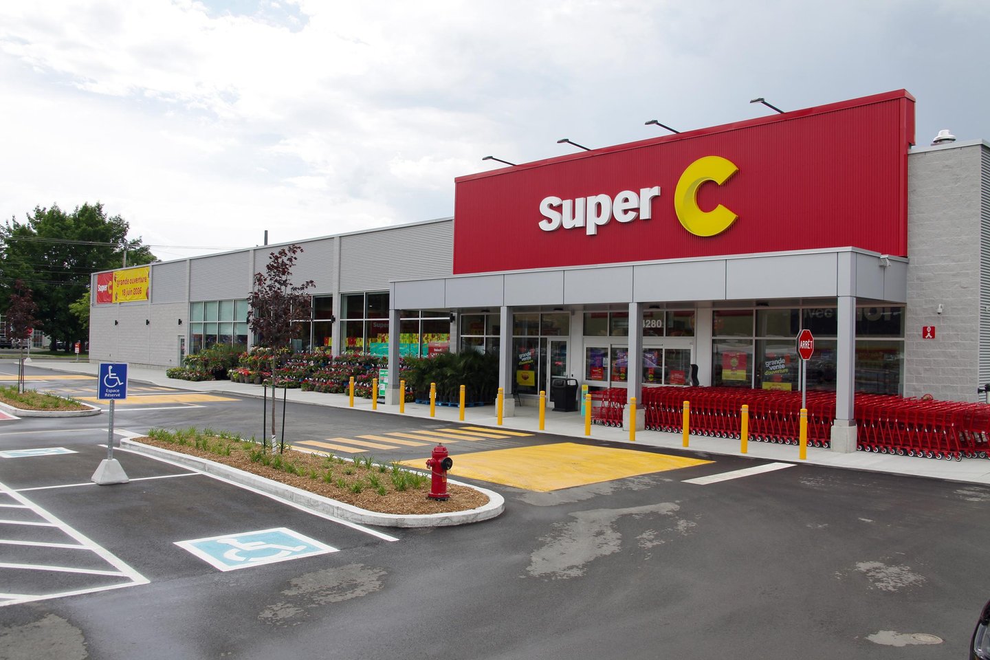 PHOTOS: Super C opens 121st store | Canadian Grocer