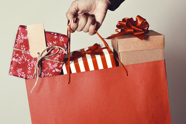 Deloitte Canada's holiday retail outlook shows spending expected to ...