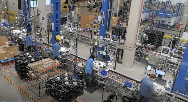 Amazon opens robotics fulfilment centre in Calgary | Canadian Grocer