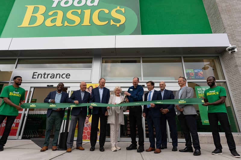 PHOTO GALLERY: Food Basics debuts in Petawawa | Canadian Grocer