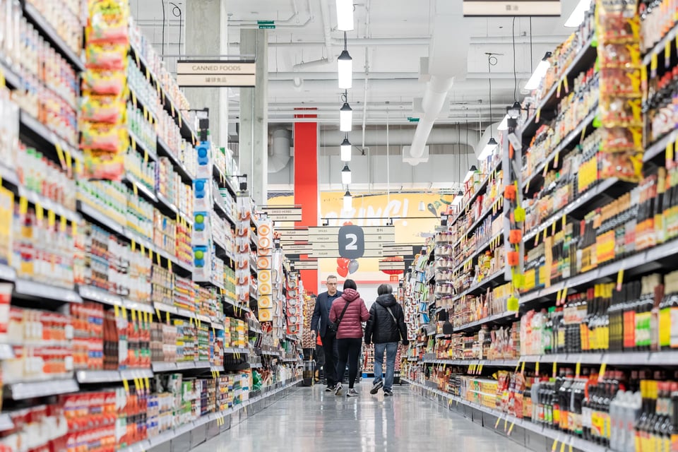PHOTO GALLERY: PriceSmart Foods opens third location | Canadian Grocer