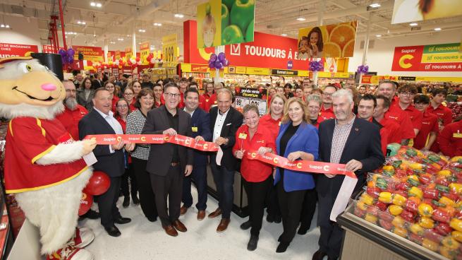 PHOTO GALLERY: Metro opens 105th Super C | Canadian Grocer
