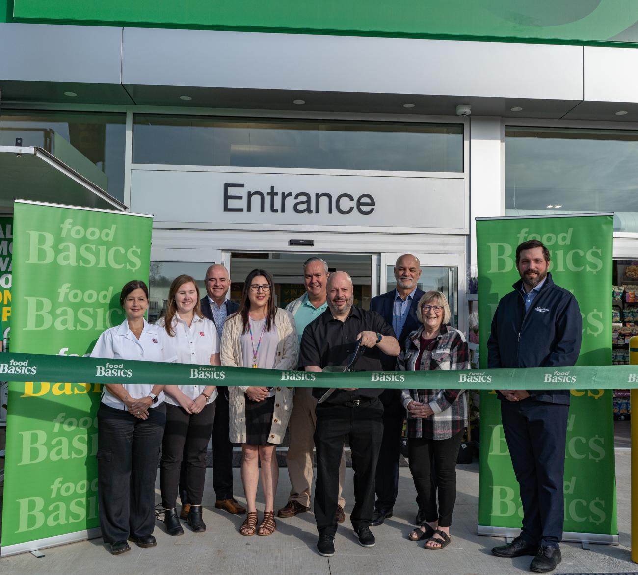Metro opens new Food Basics in Port Elgin | Canadian Grocer