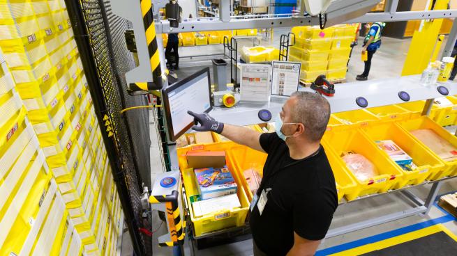 Amazon to open warehouse in Alberta that will use robotics | Canadian ...