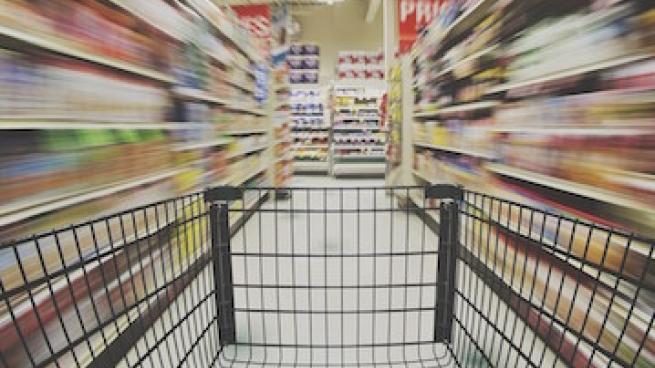Why grocery stores are pushing packaged foods to the perimeter ...